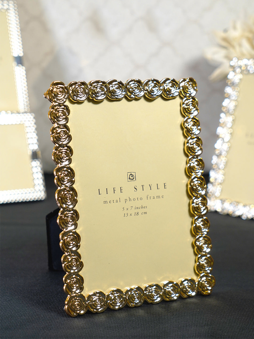 Shop Ball Frame Photo Frame Online from Ekaani